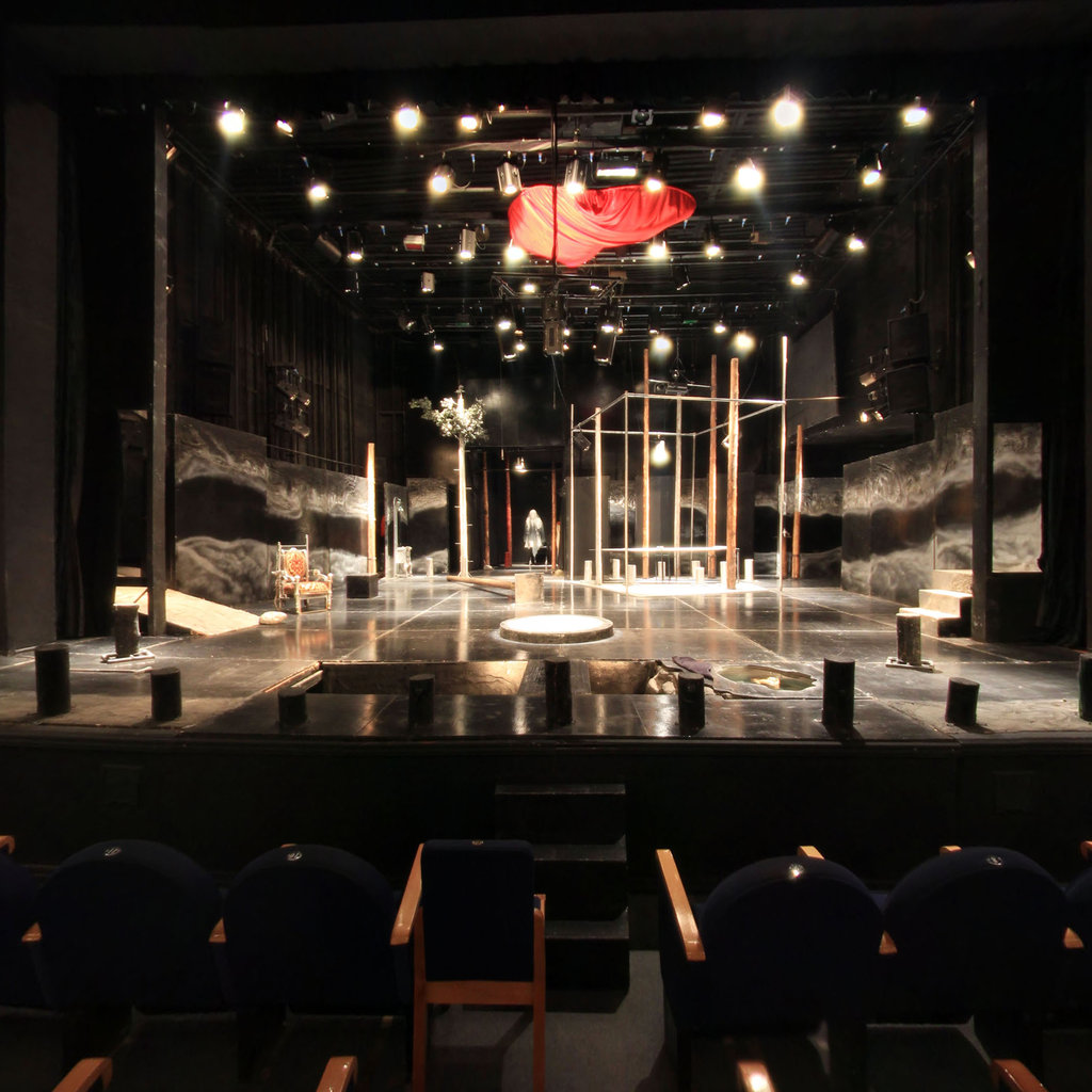 Dramatic Theatre | 360 Stories