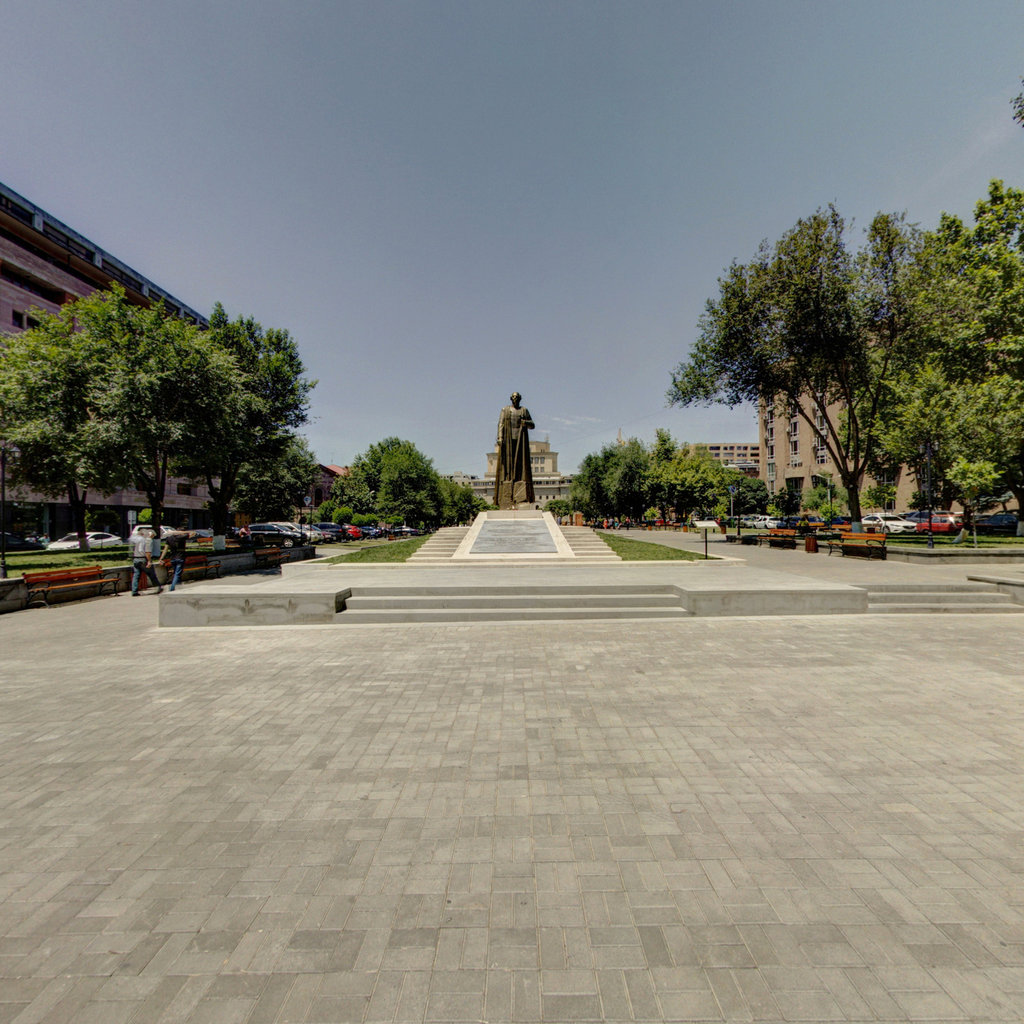Republic Square Park Front of Garegin Nzhdeh statue | 360 Stories